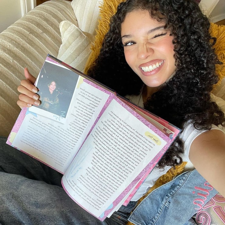 Picture of Malia Baker