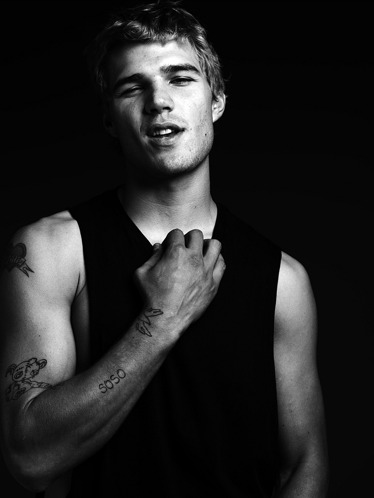 Picture of Chris Zylka