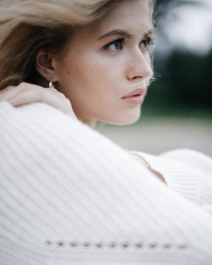 Picture of Luna (model)