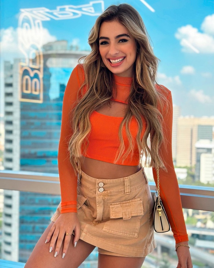 Júlia Puzzuoli picture