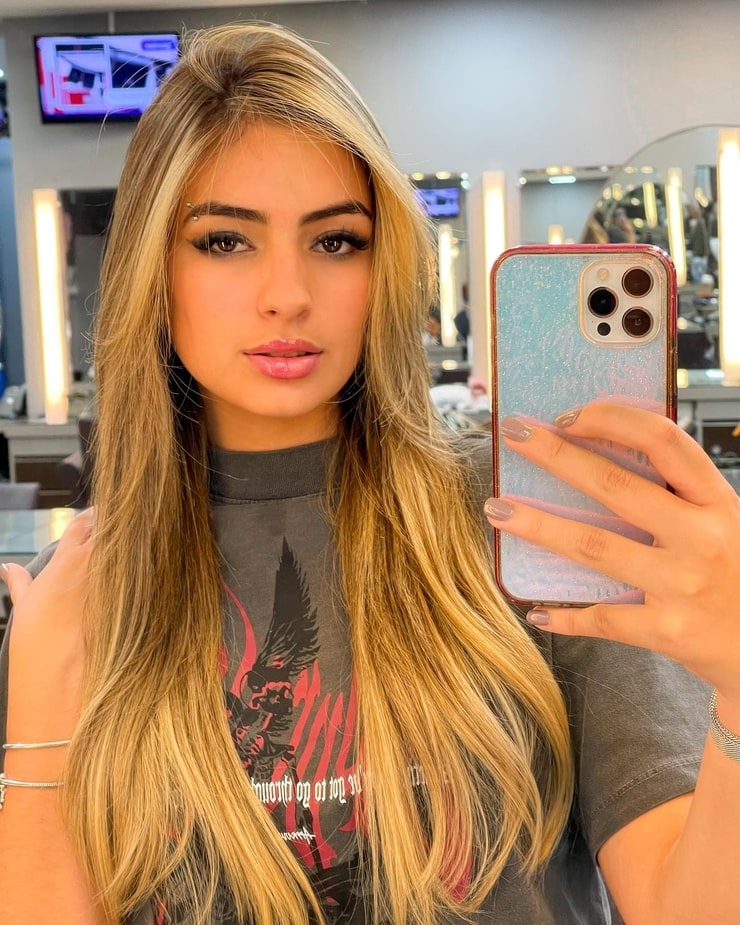 Júlia Puzzuoli picture