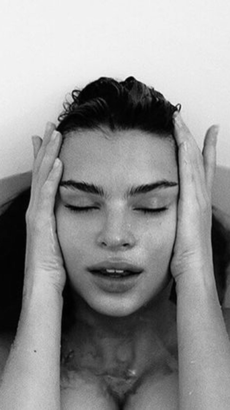 Picture of Emily Ratajkowski