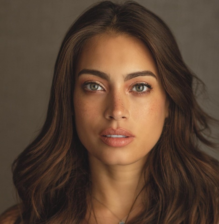 Laura Archbold picture