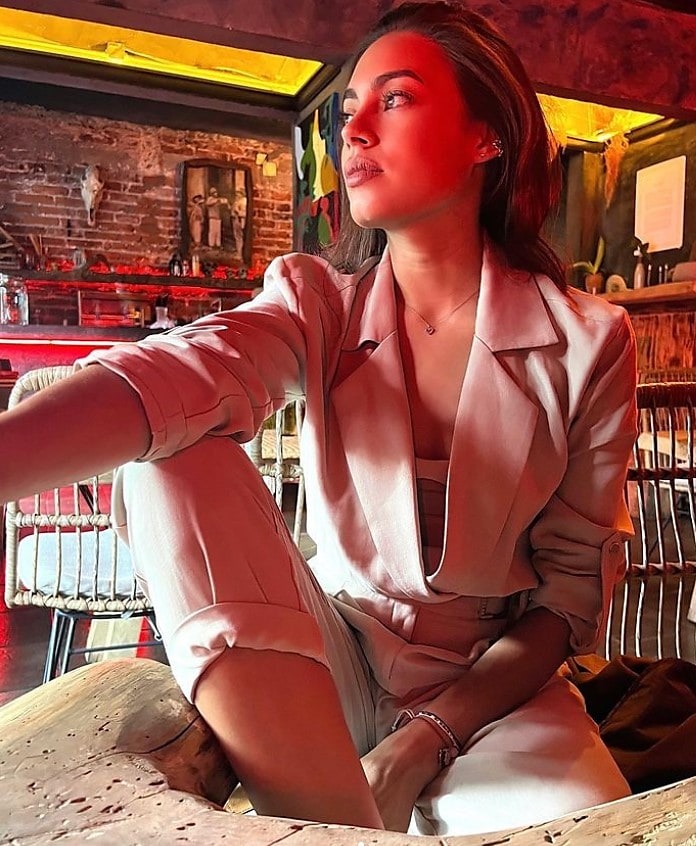 Laura Archbold picture