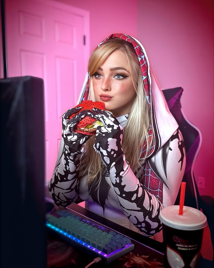 Michaela Lee picture