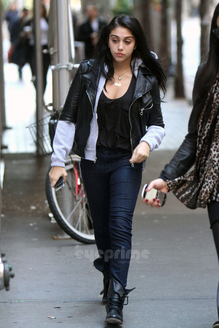 Picture of Lola Leon