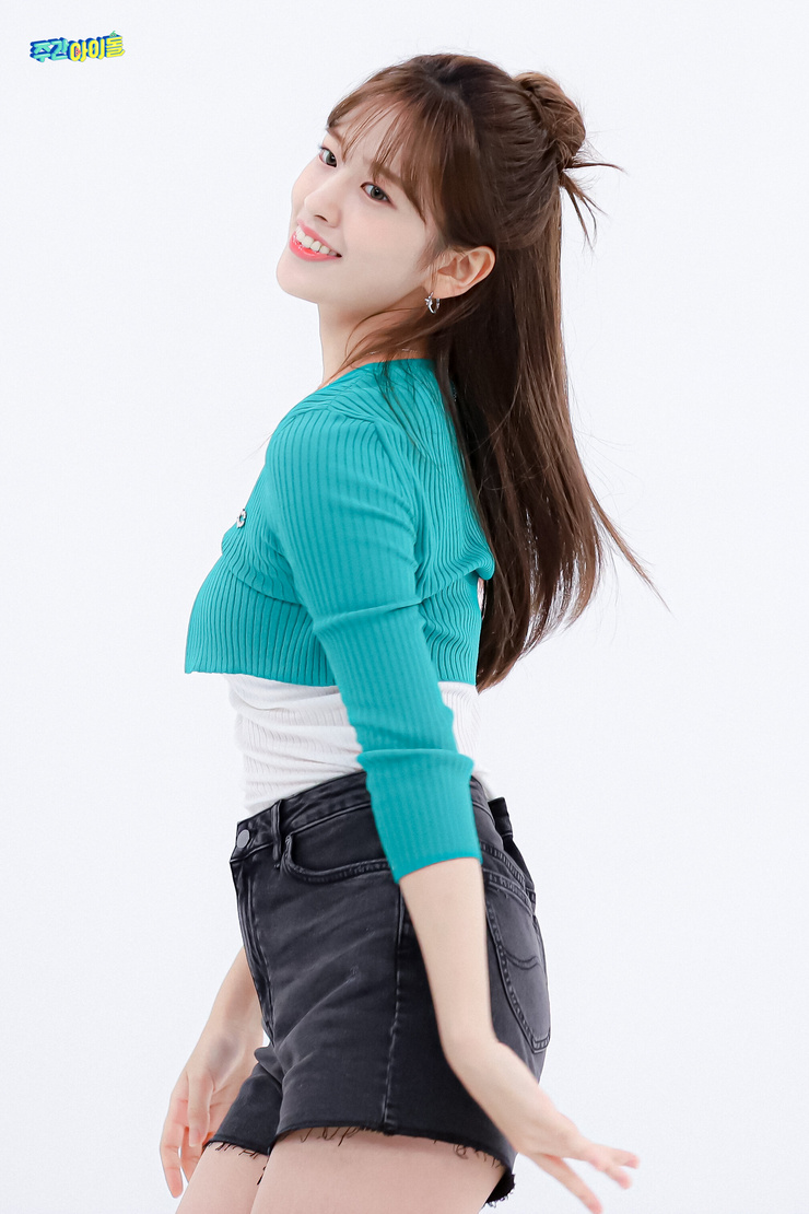 Picture of Ahn Yujin