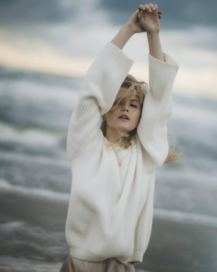 Picture of Luna (model)