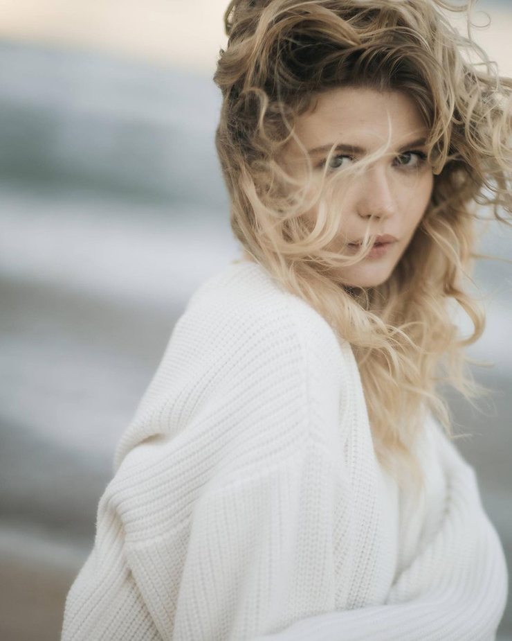 Picture of Luna (model)