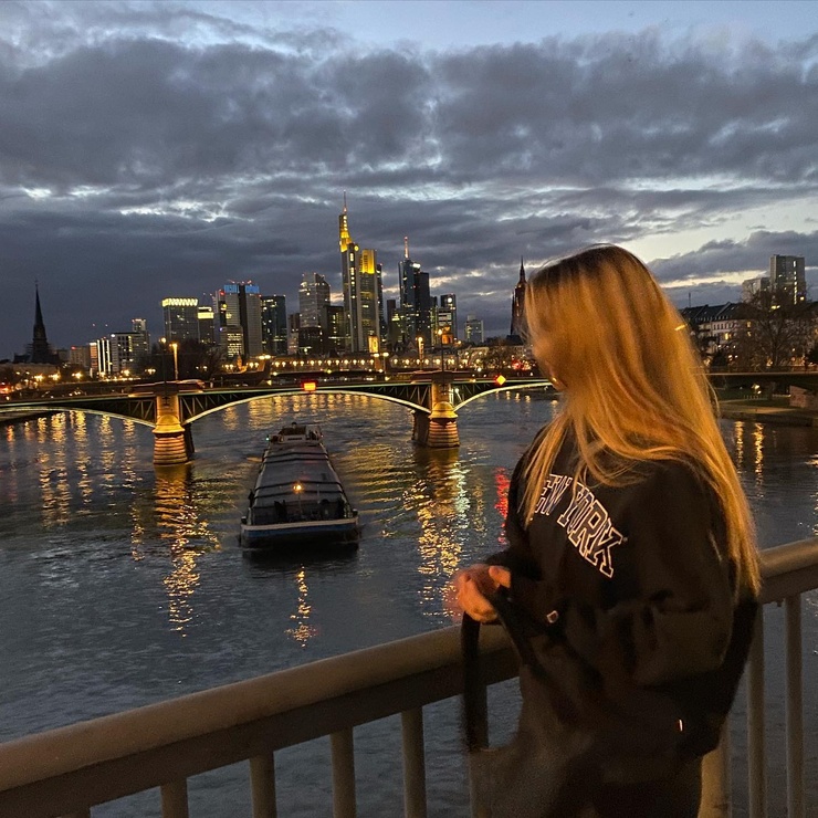 Picture of Sara Crumbleleg