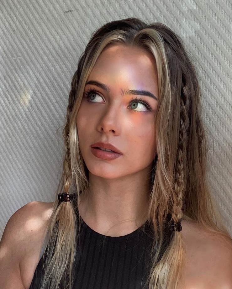 Image of Sara Crumbleleg