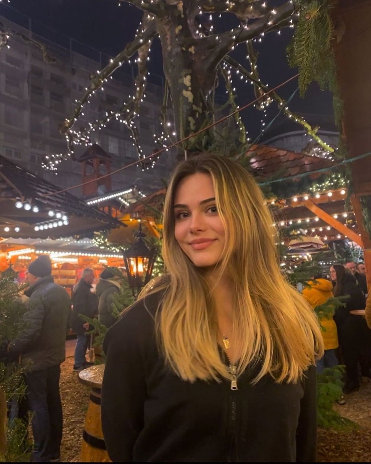 Picture of Sara Crumbleleg