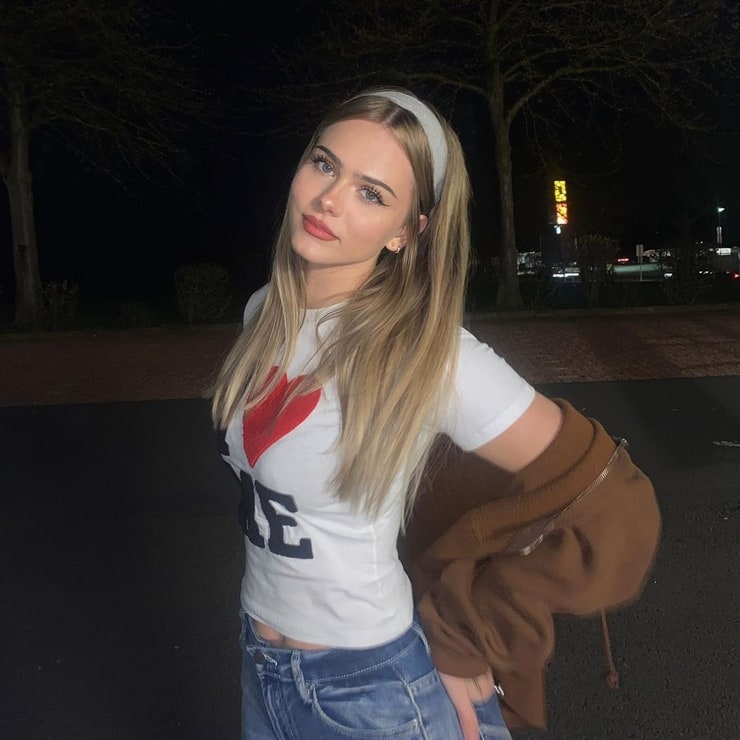 Picture of Sara Crumbleleg