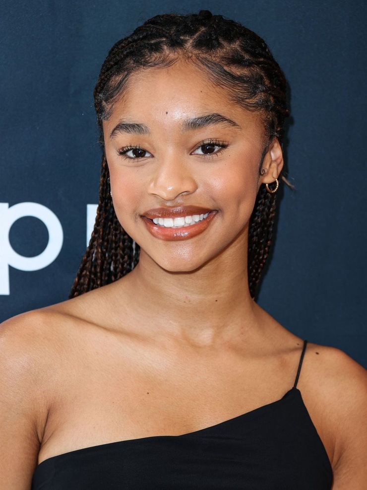 Picture of Akira Akbar