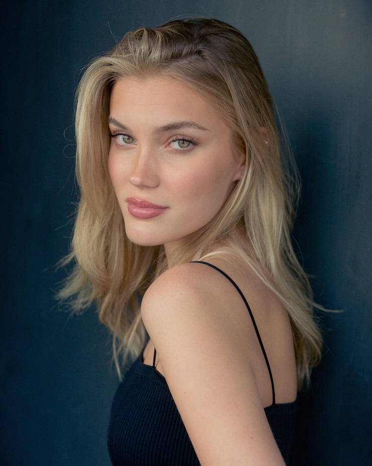 Mimi Slinger picture