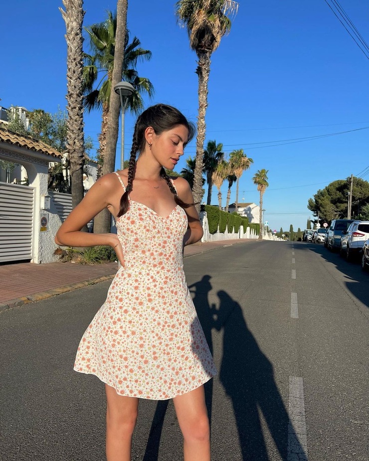 Image of ABRIL TARES