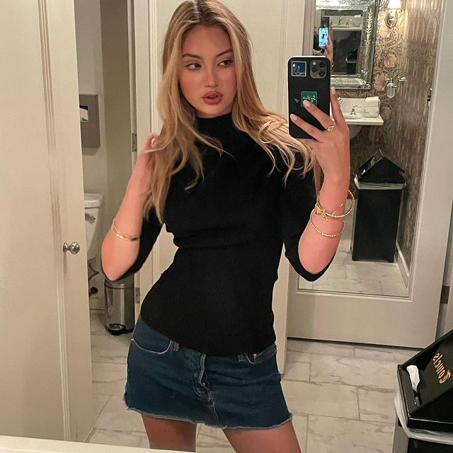 Picture of Bella Podaras