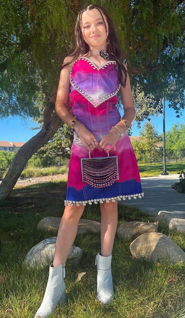 Violet McGraw picture