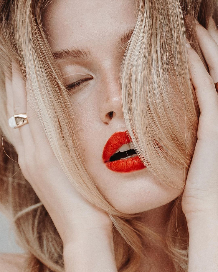 Picture of Luna (model)