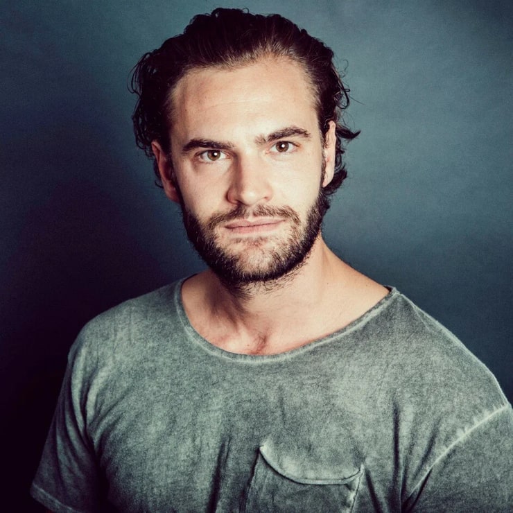 Tom Bateman image