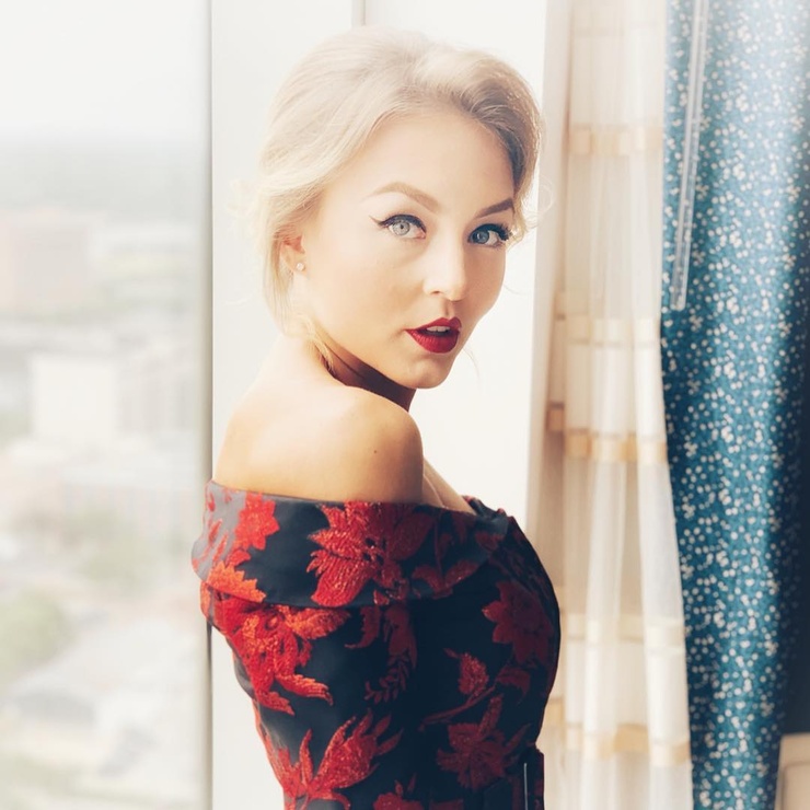 Picture of Angelique Boyer