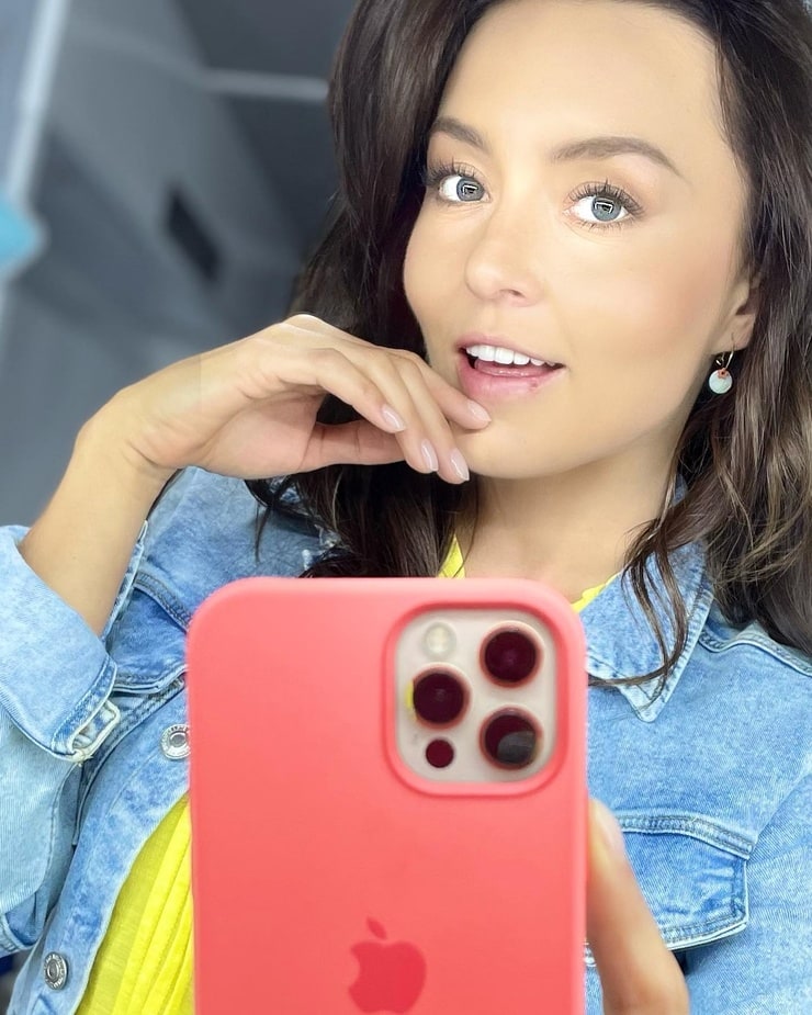 Picture of Angelique Boyer