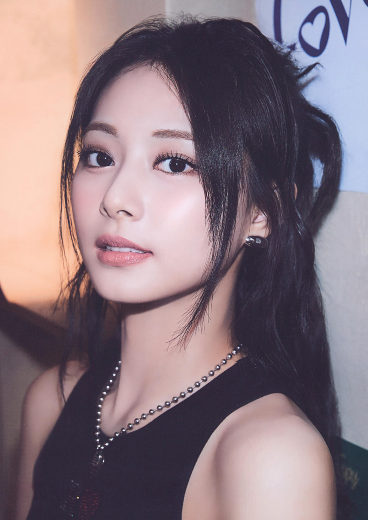 Picture of Chou Tzu-yu (Tzuyu)
