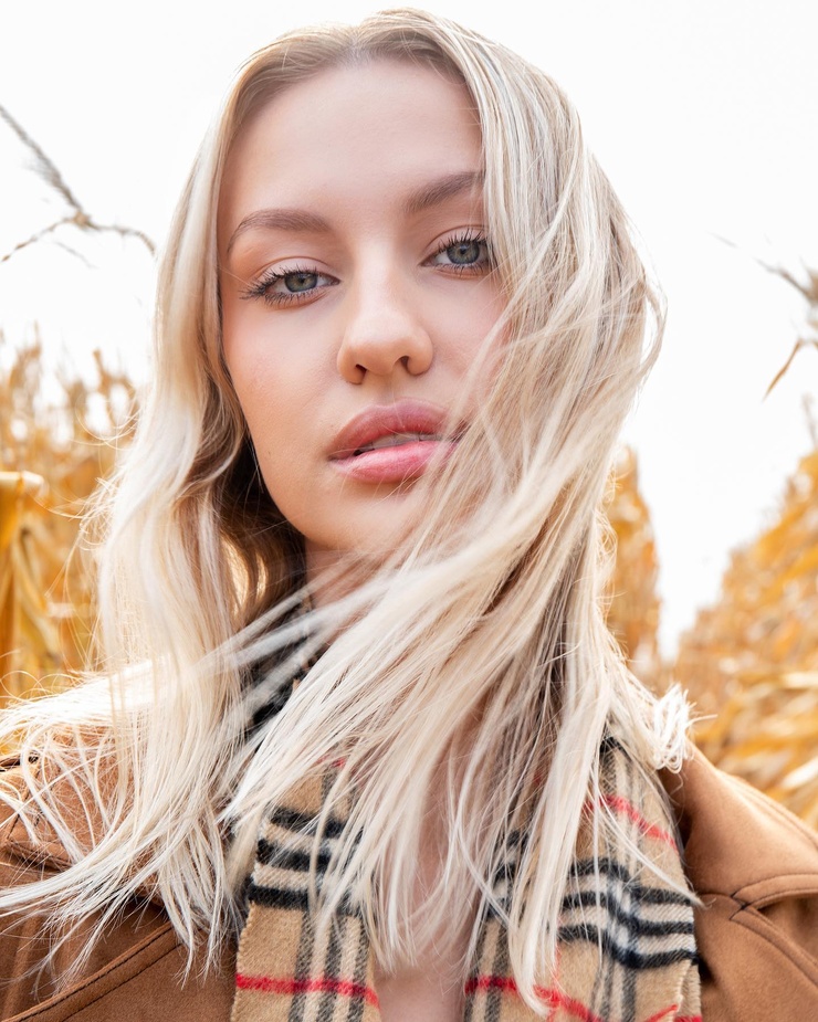 EMELIE MACINNES picture