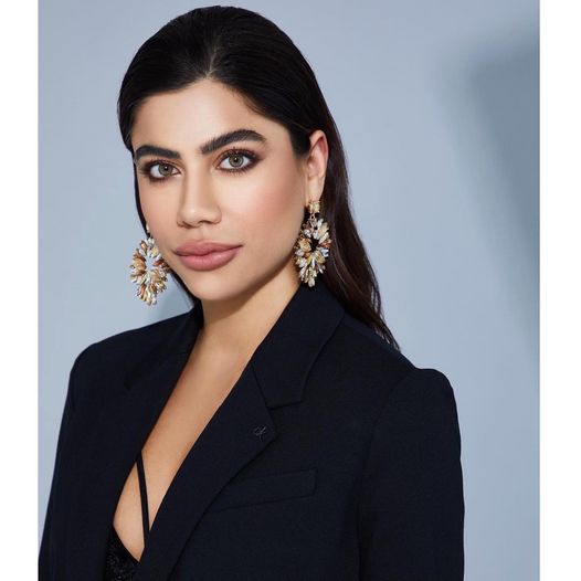 Image of Nathalia Constantino (model)