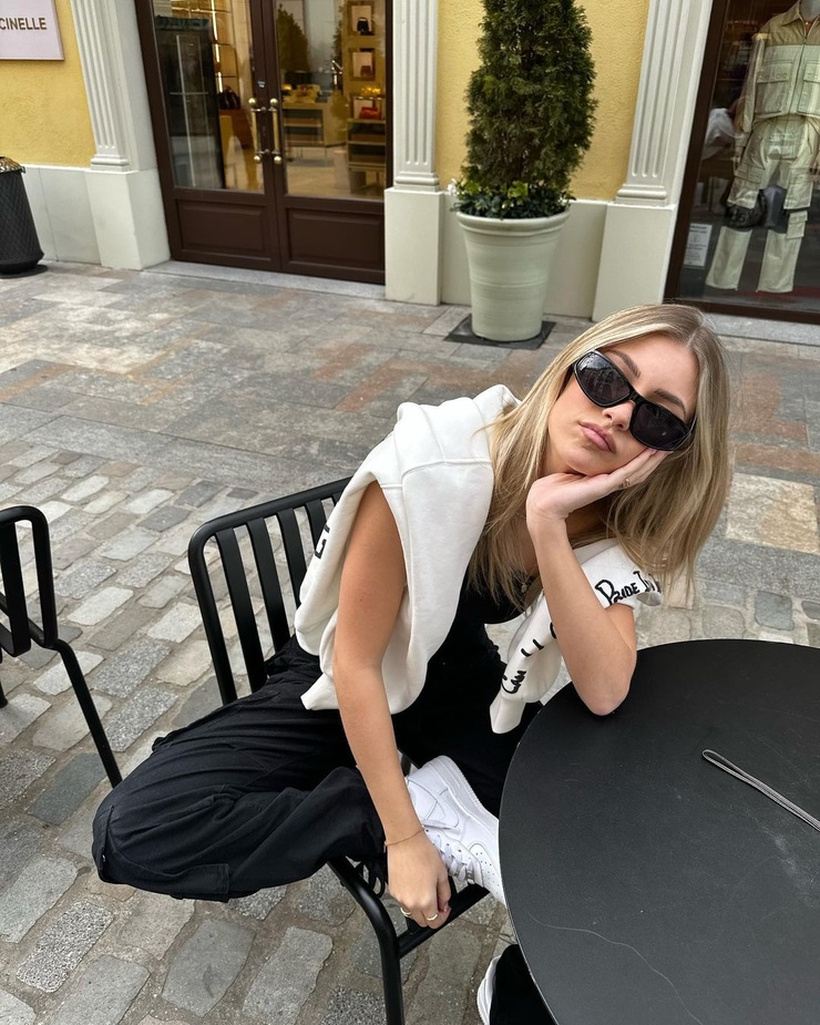 Picture of Lily Rowland