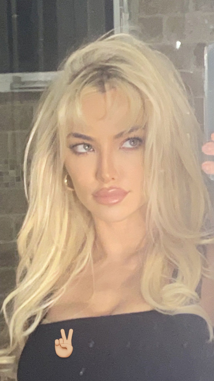 Image of Lindsey Pelas