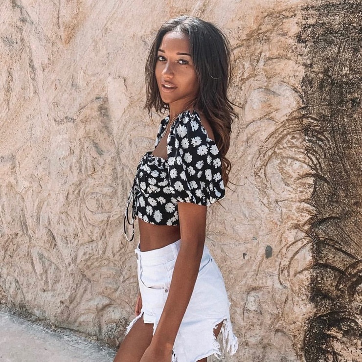 Tia Lewis picture