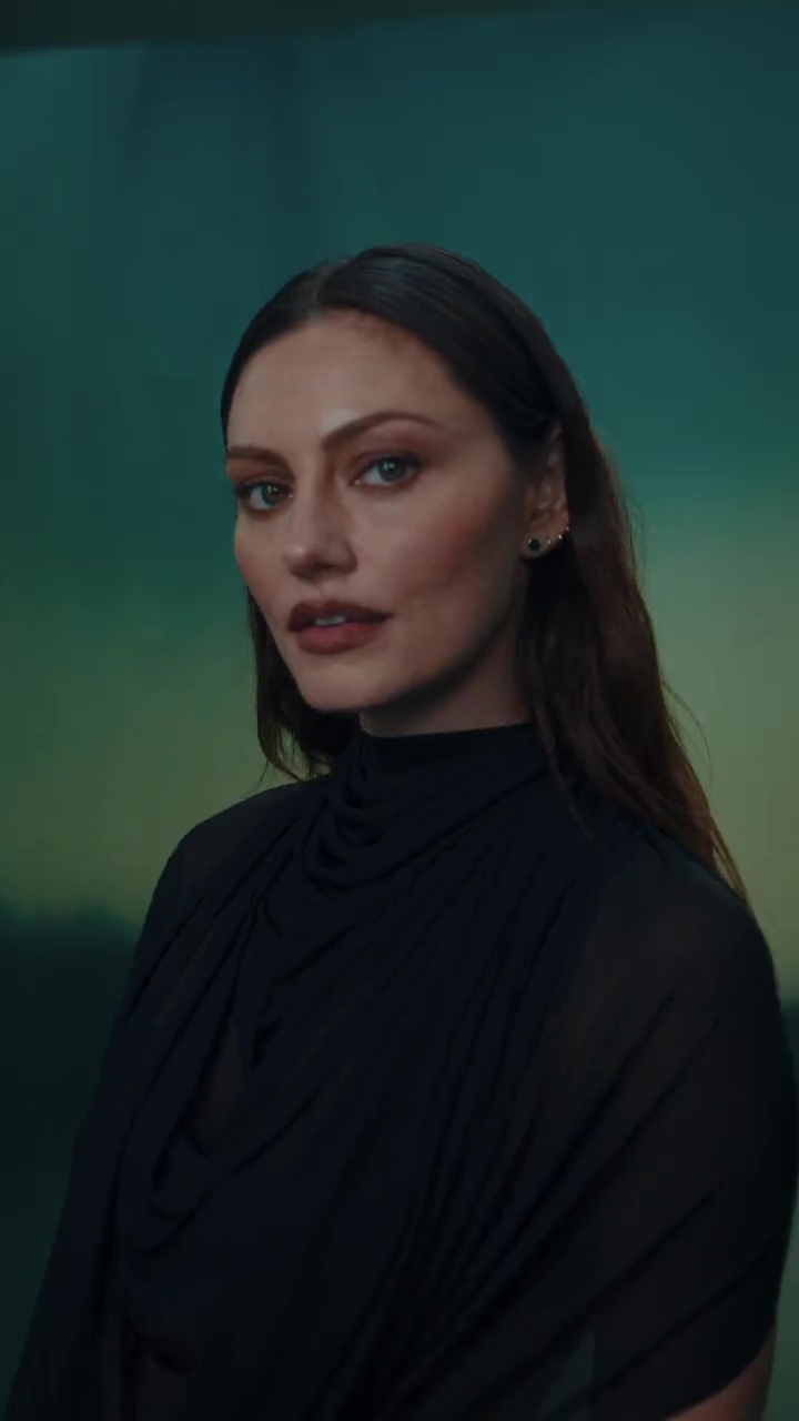 Picture of Phoebe Tonkin