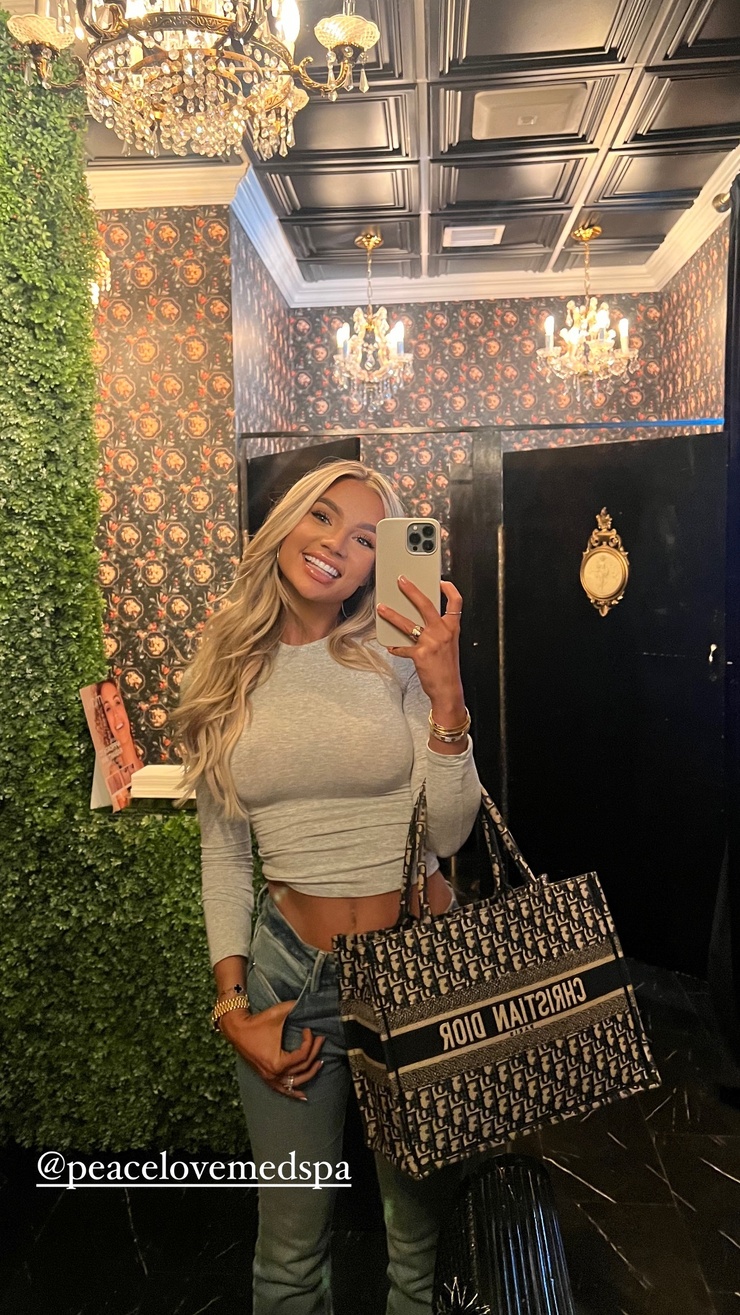 Picture of Alexa Collins