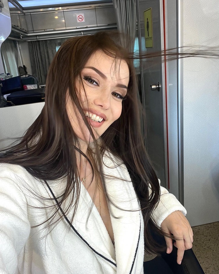 Fahriye Evcen picture