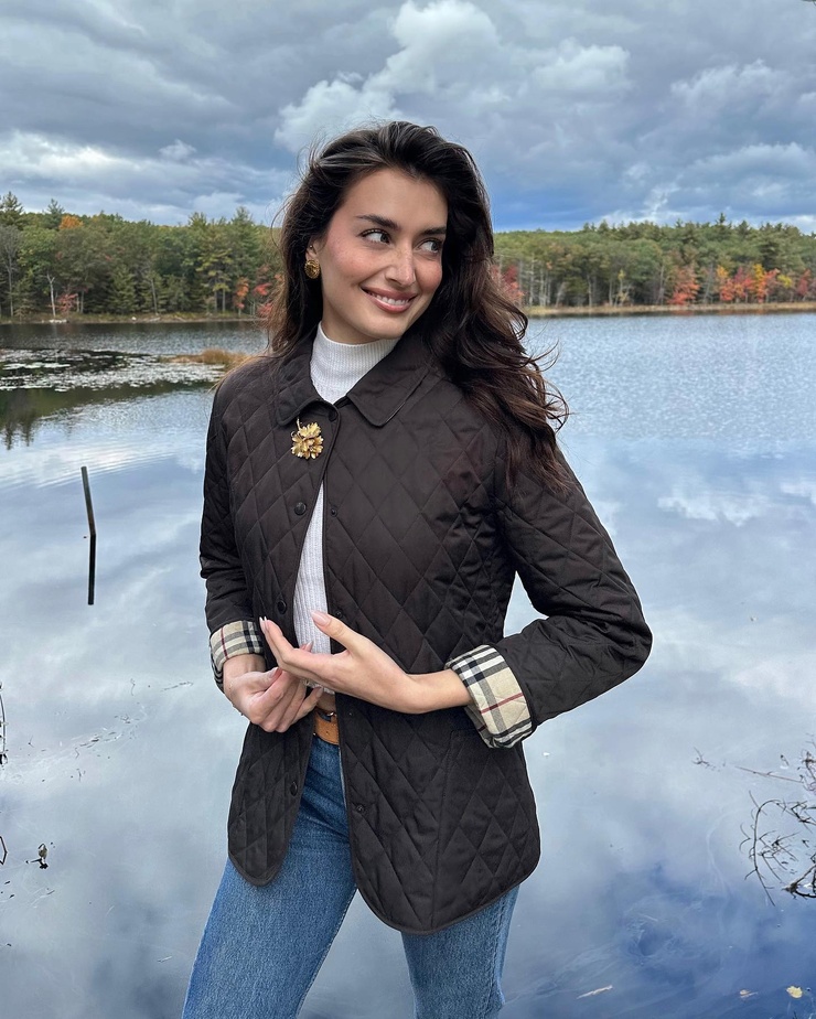 Jessica Clements picture