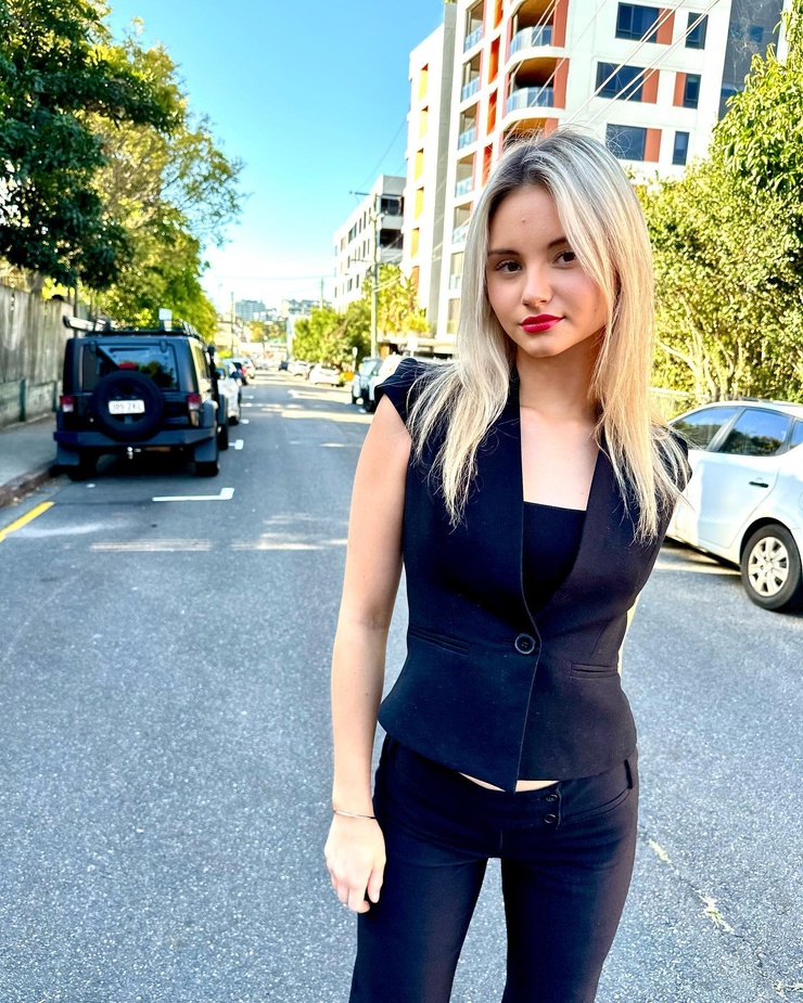 Image of Chelsea Mayer