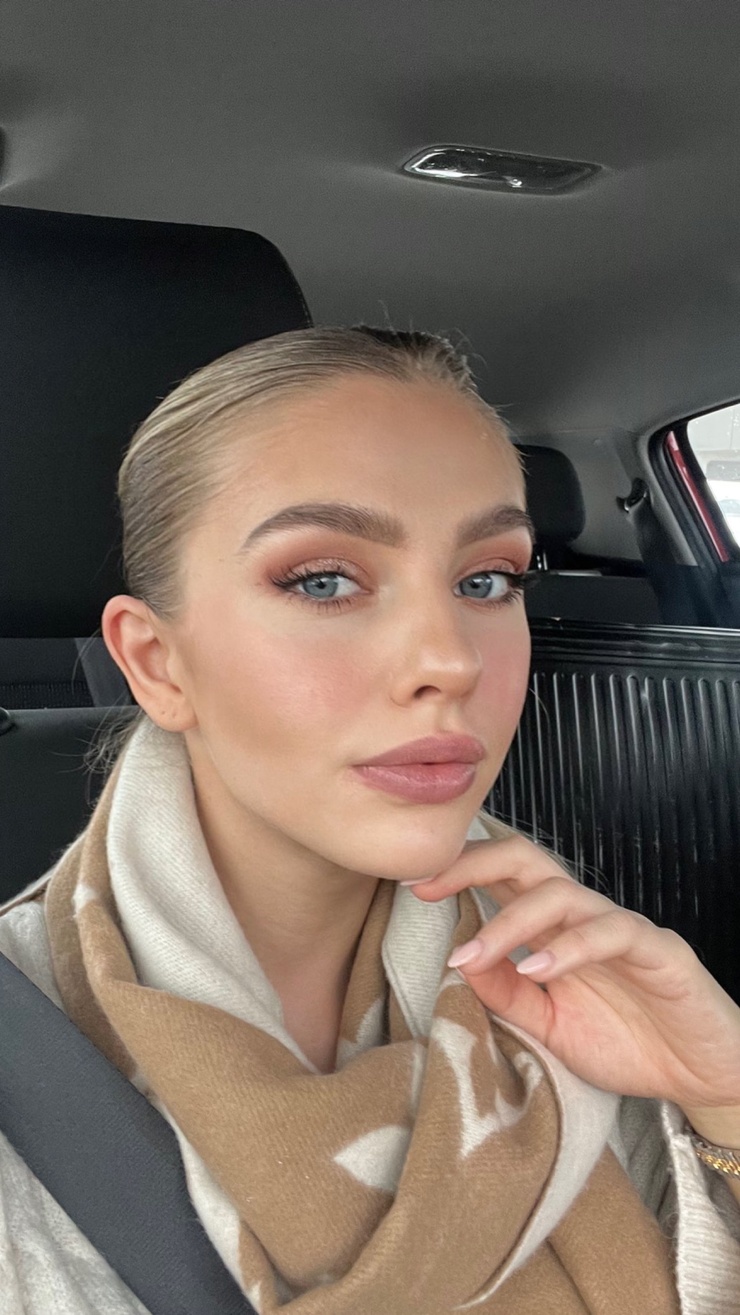 Picture of Alexa Breit