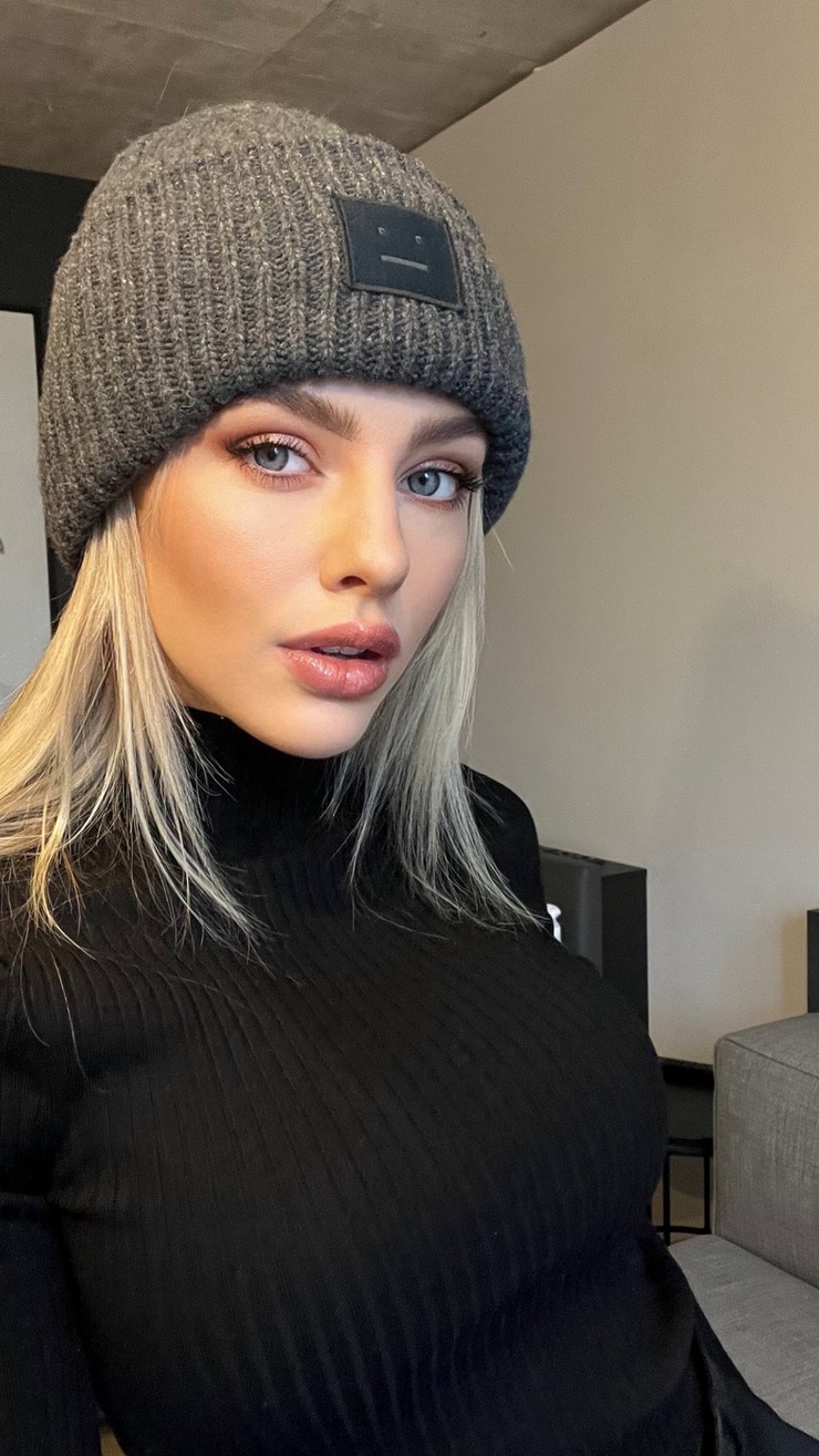 Picture of Alexa Breit