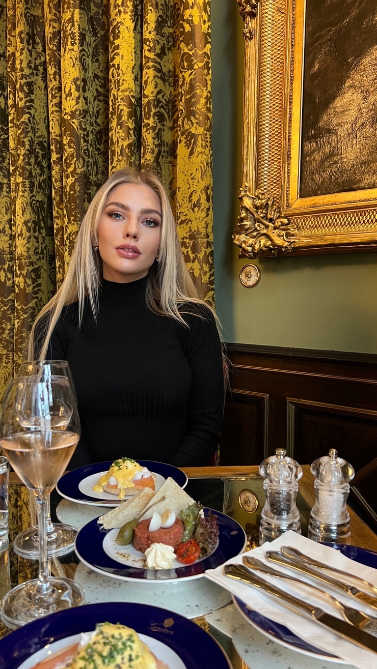 Picture of Alexa Breit