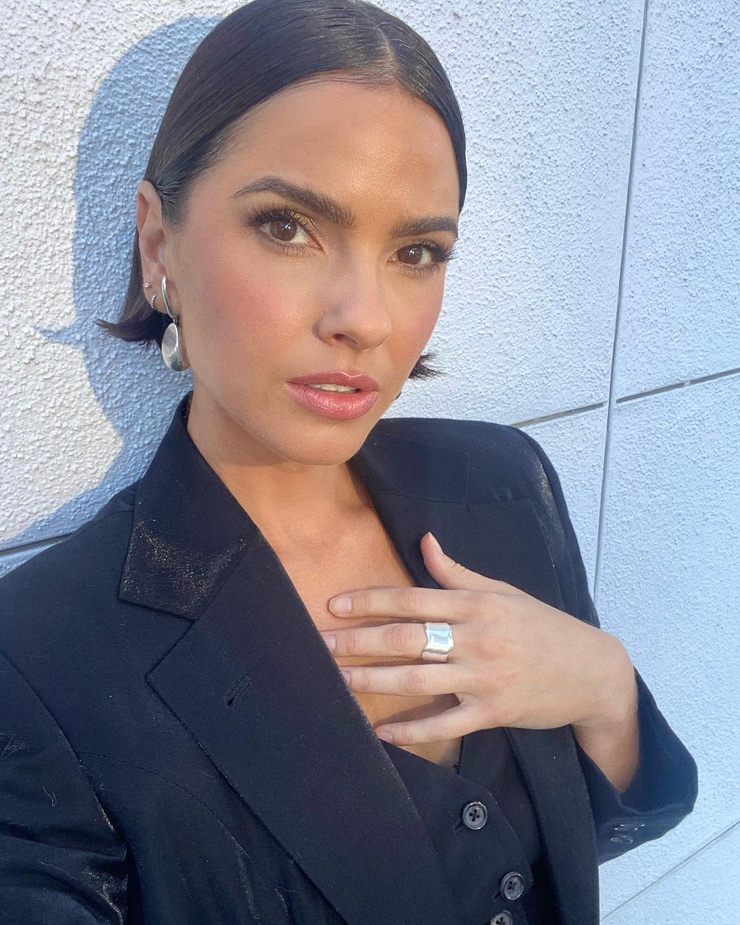 Picture of Shelley Hennig