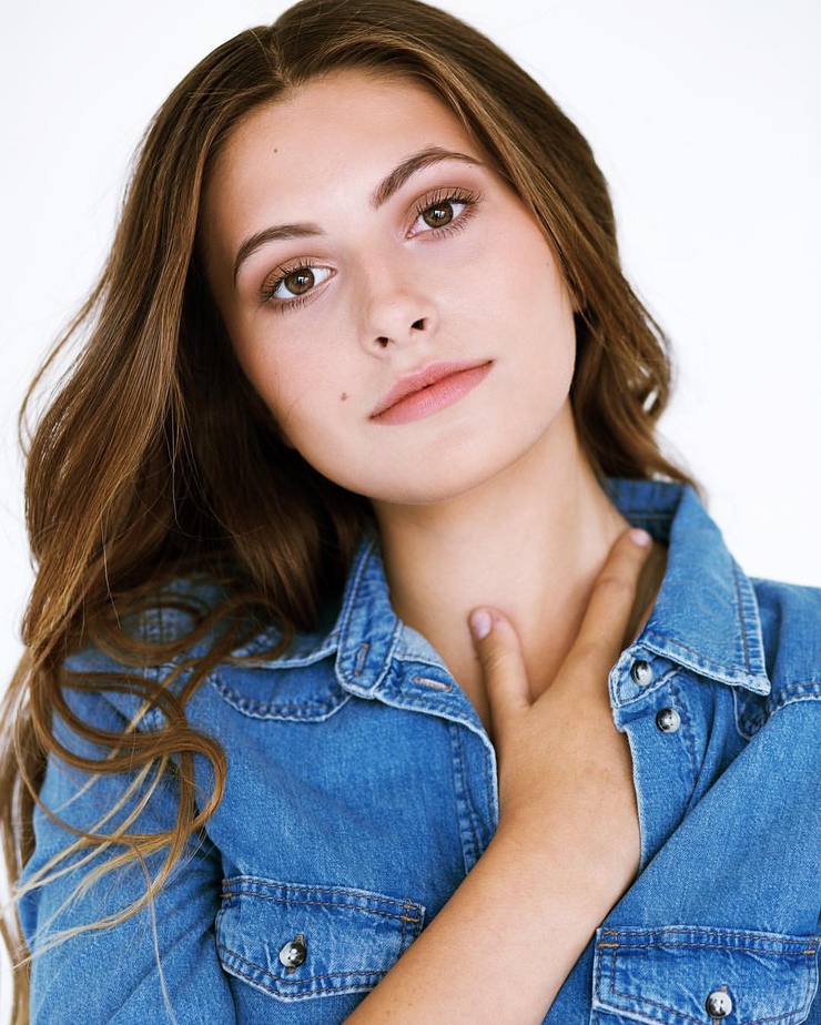 Picture of nina barker