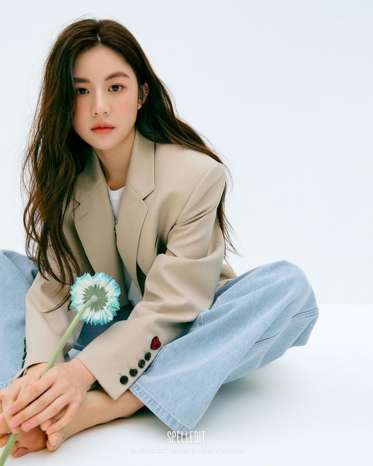 Go Yoon-Jung picture