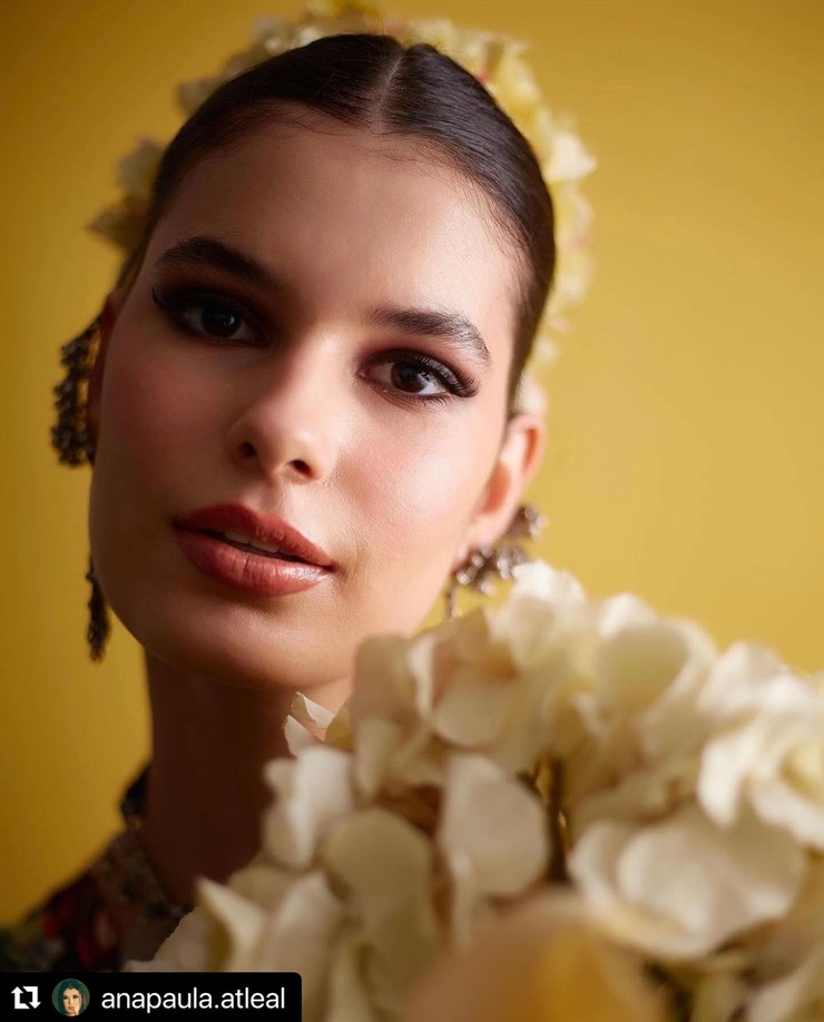 Picture of Ana Paula At Leal