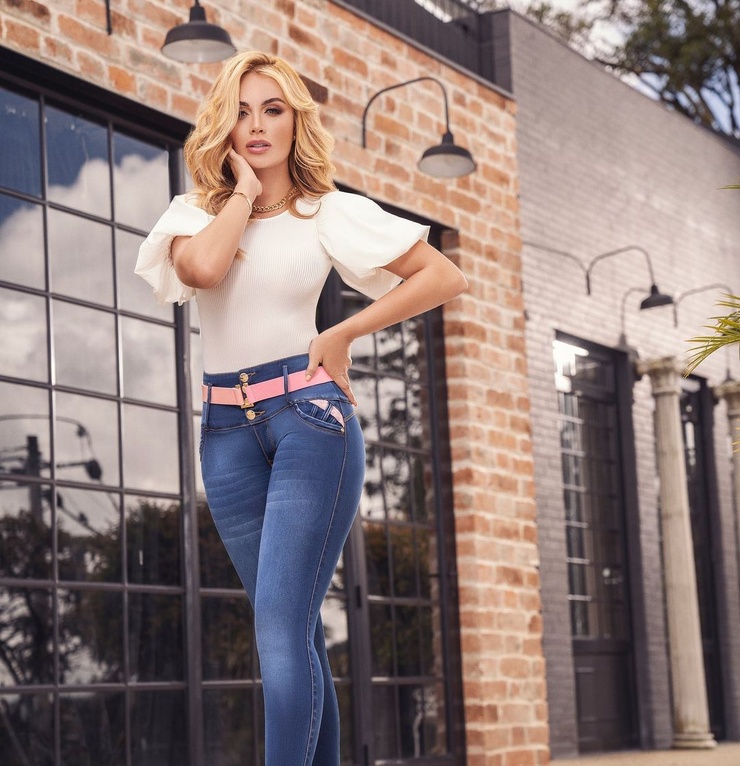 Picture of Sara Uribe