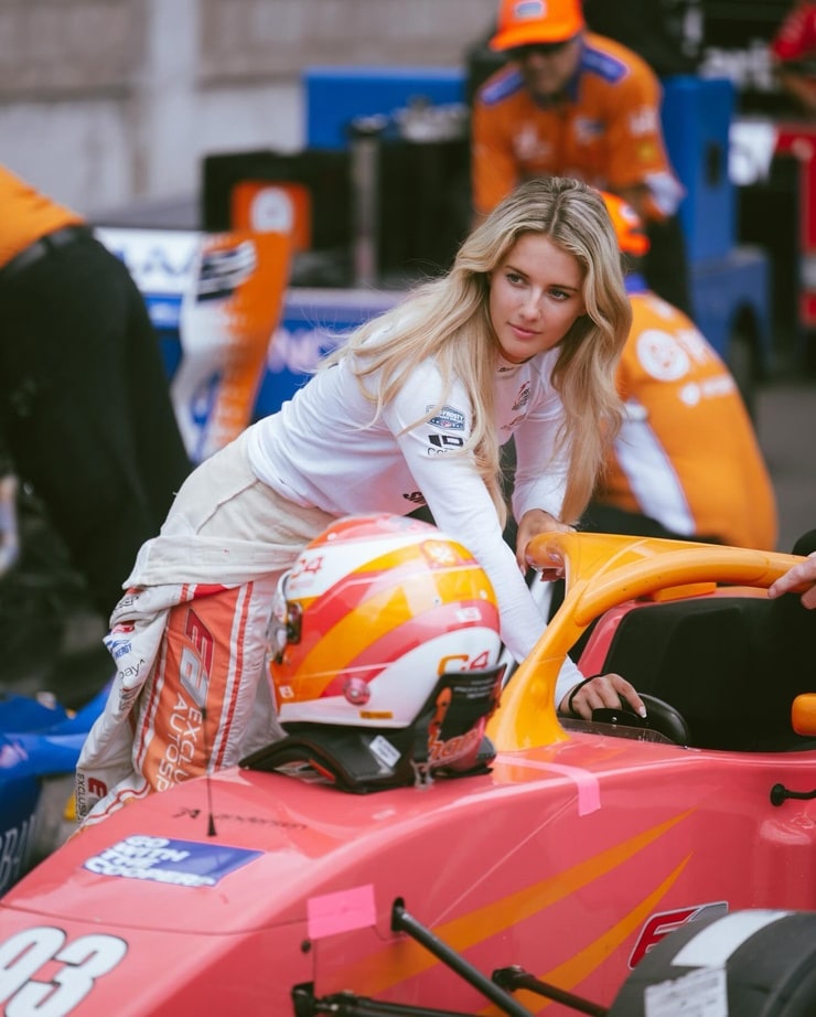 Lindsay Brewer picture