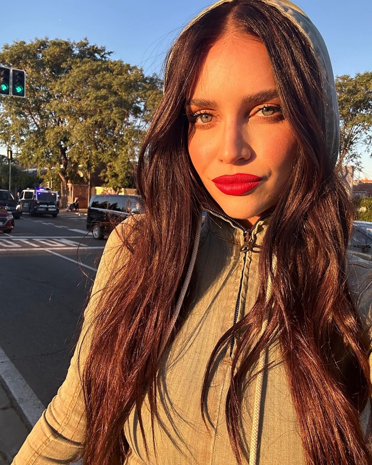 Picture of Zaira Nara