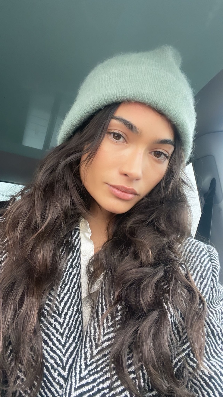 Kelly Gale image