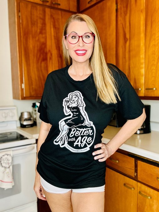 Picture of Elaina St James