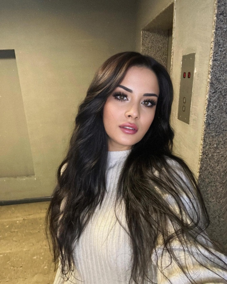 Picture of Merve Can